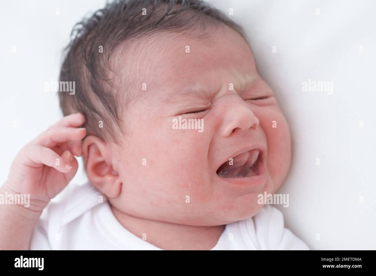 Screaming newborn baby hi-res stock photography and images - Alamy