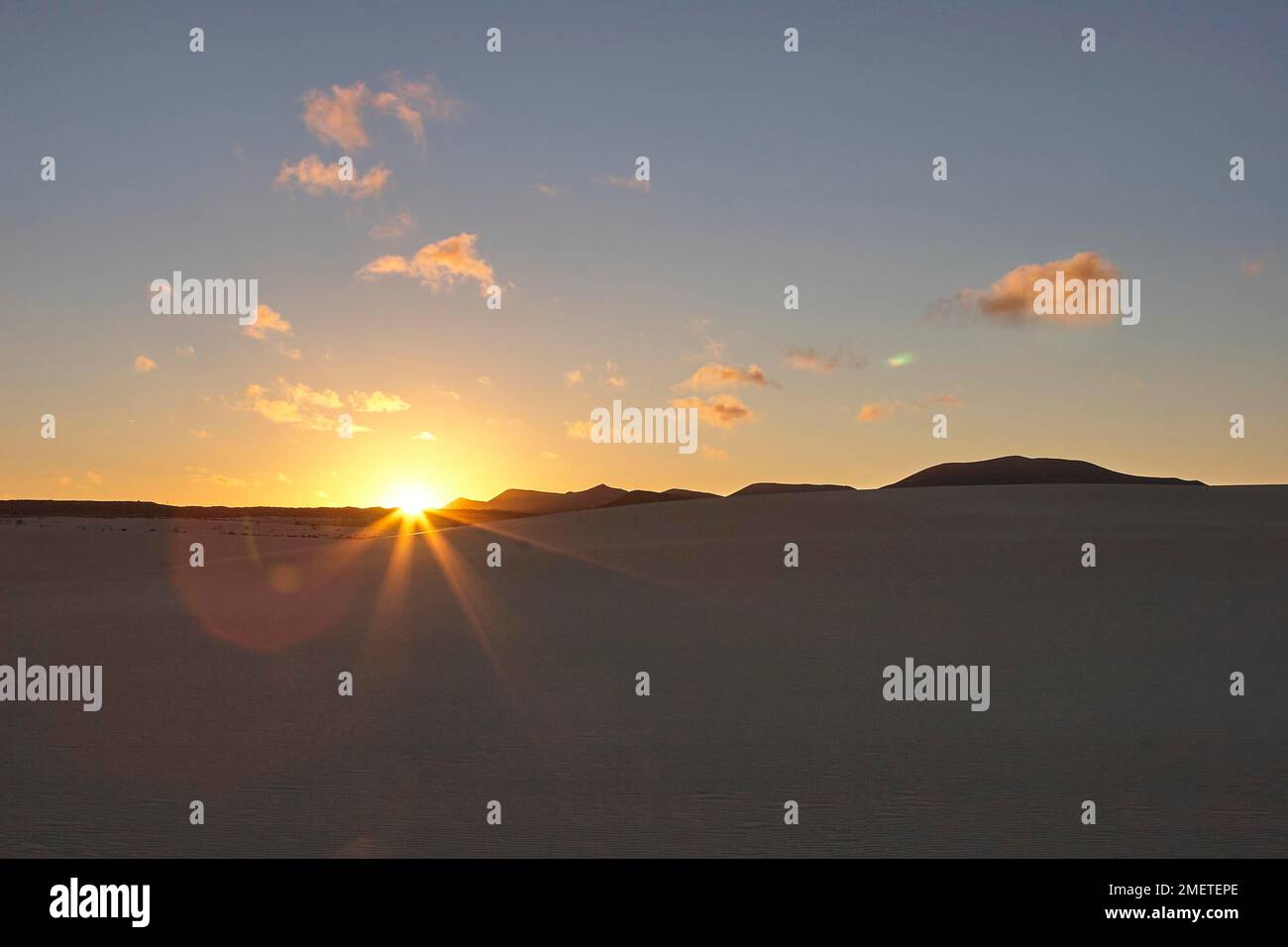 Evening light, dusk, sunset, backlight, dunes, hills, grey-white clouds ...