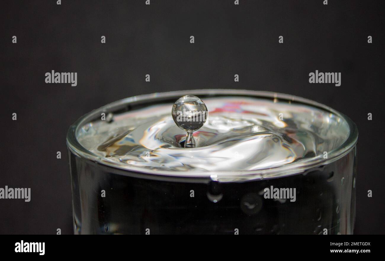 Water overflowing glass hi-res stock photography and images - Alamy