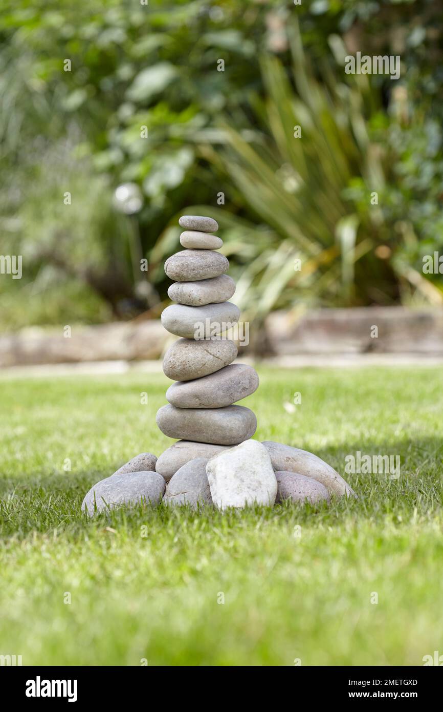 Stacking stones hi-res stock photography and images - Alamy