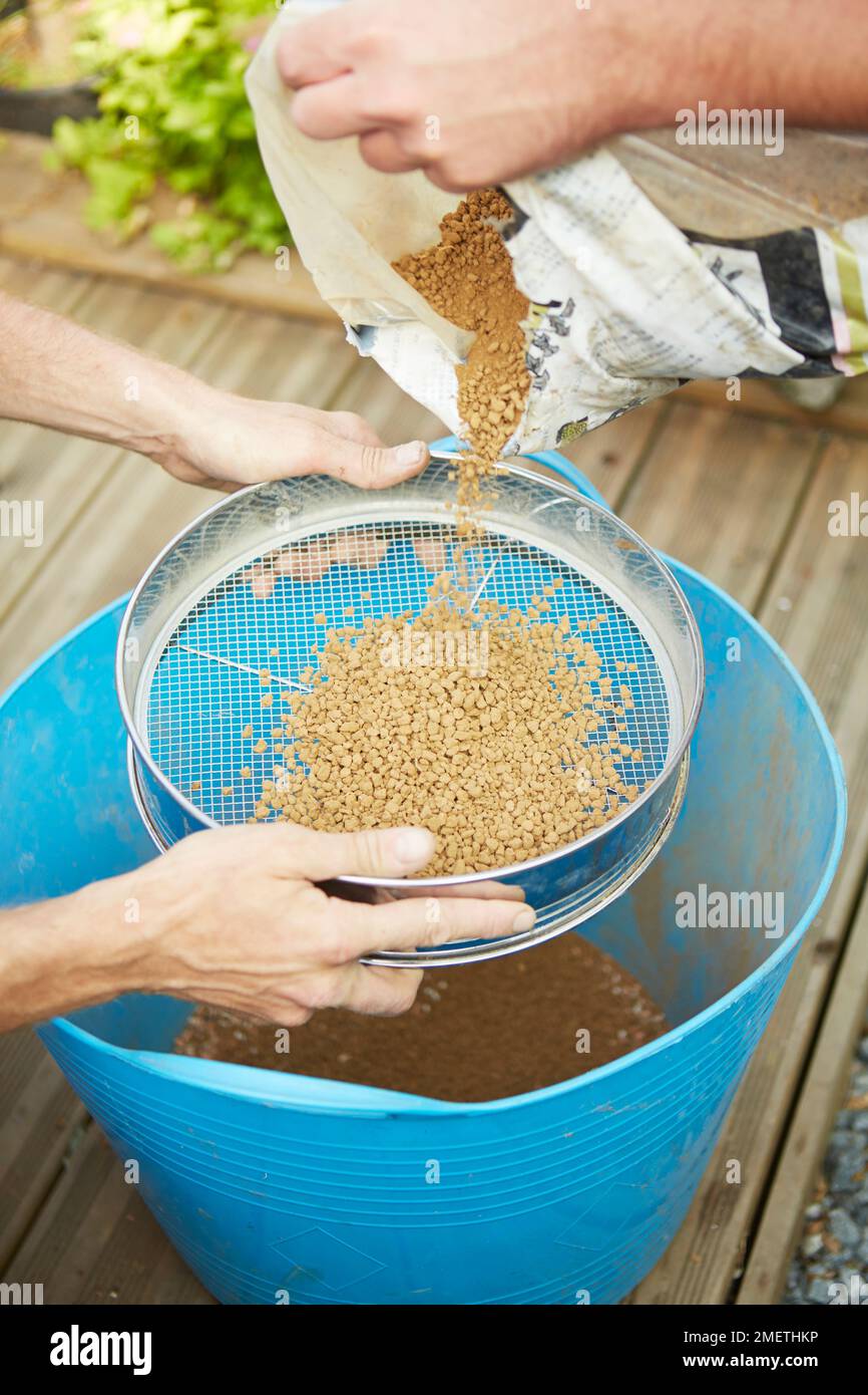 Soil sieving hi-res stock photography and images - Alamy