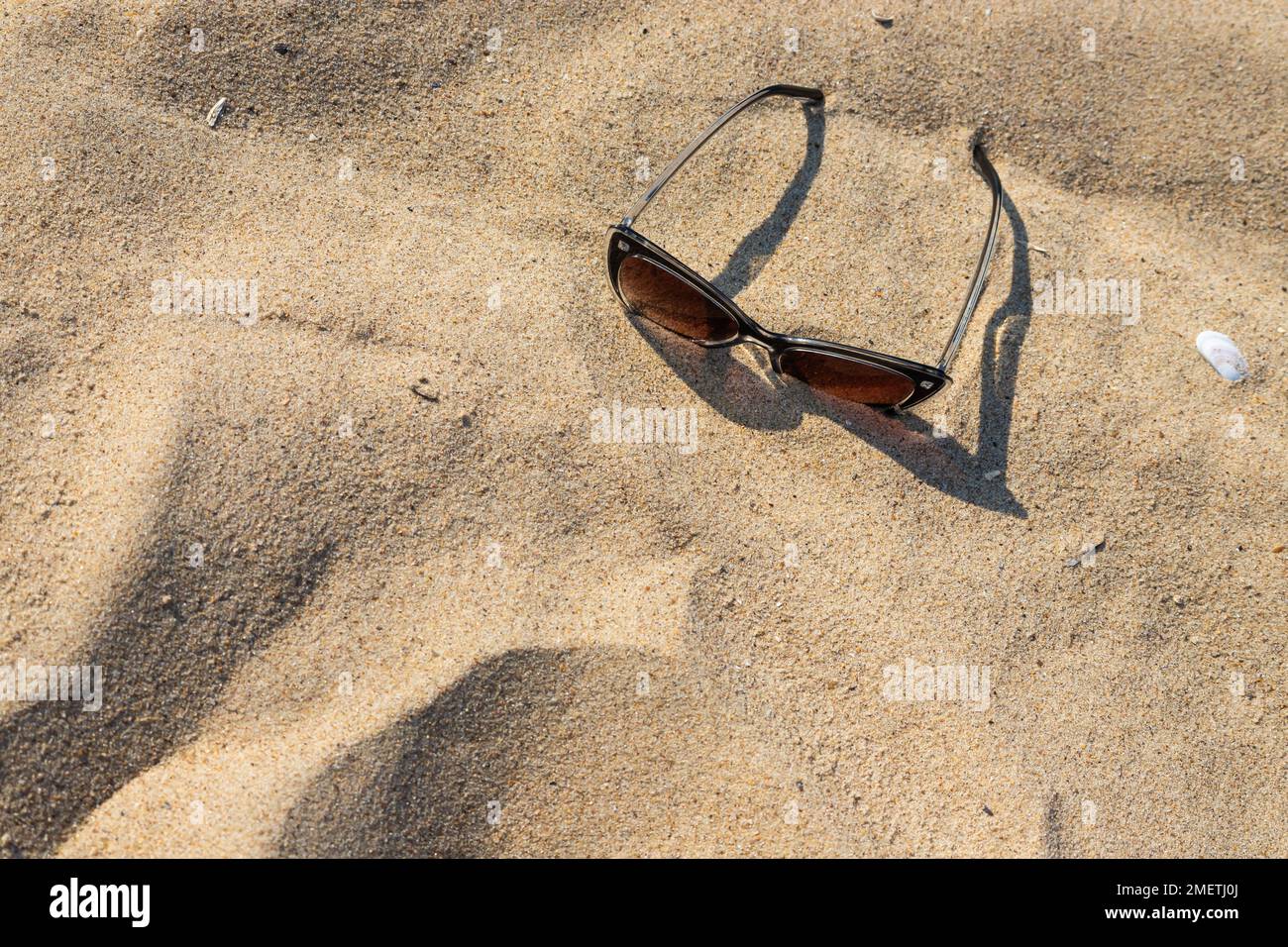 Sunglasses on the beach. Relaxation Vacation Travel - Blue Sea, White ...