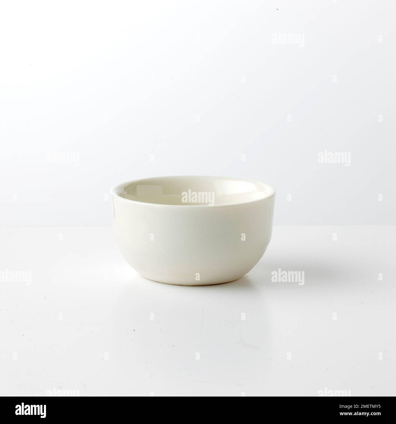 Bowl cut out hi-res stock photography and images - Alamy