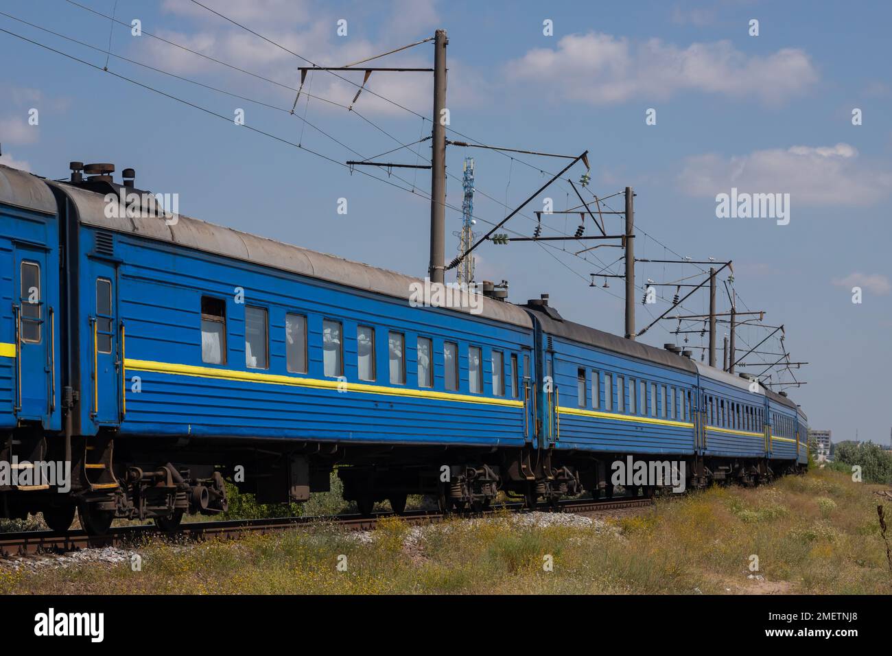 Blue train carriages hi-res stock photography and images - Alamy
