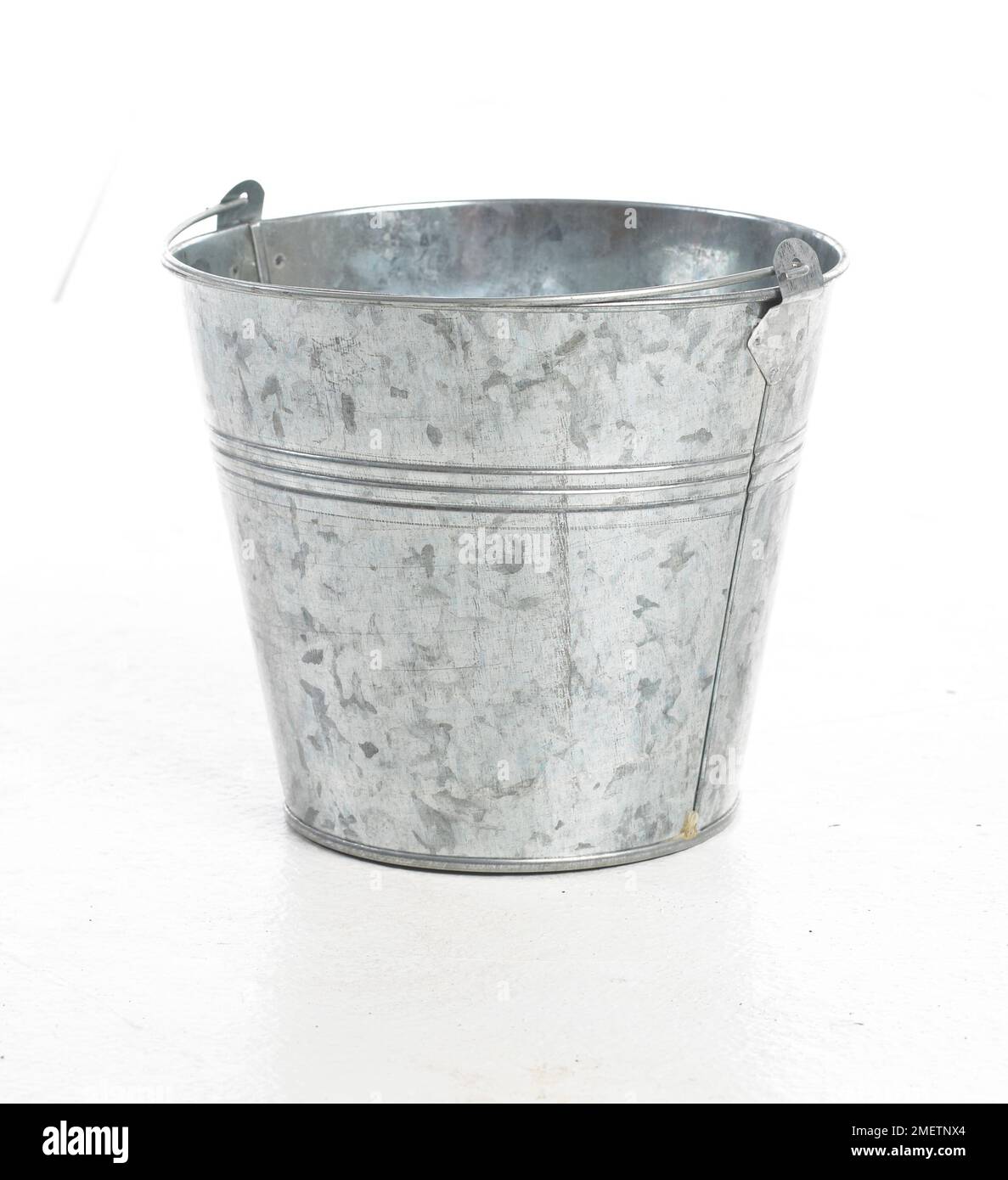 Silver bucket hi-res stock photography and images - Alamy