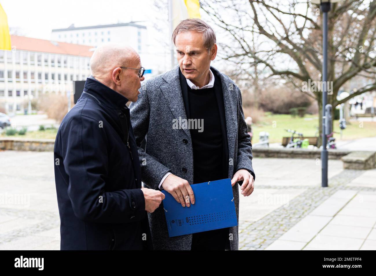 Wolfsburg, Germany. 24th Jan, 2023. Oliver Blume (r), Chairman of the ...