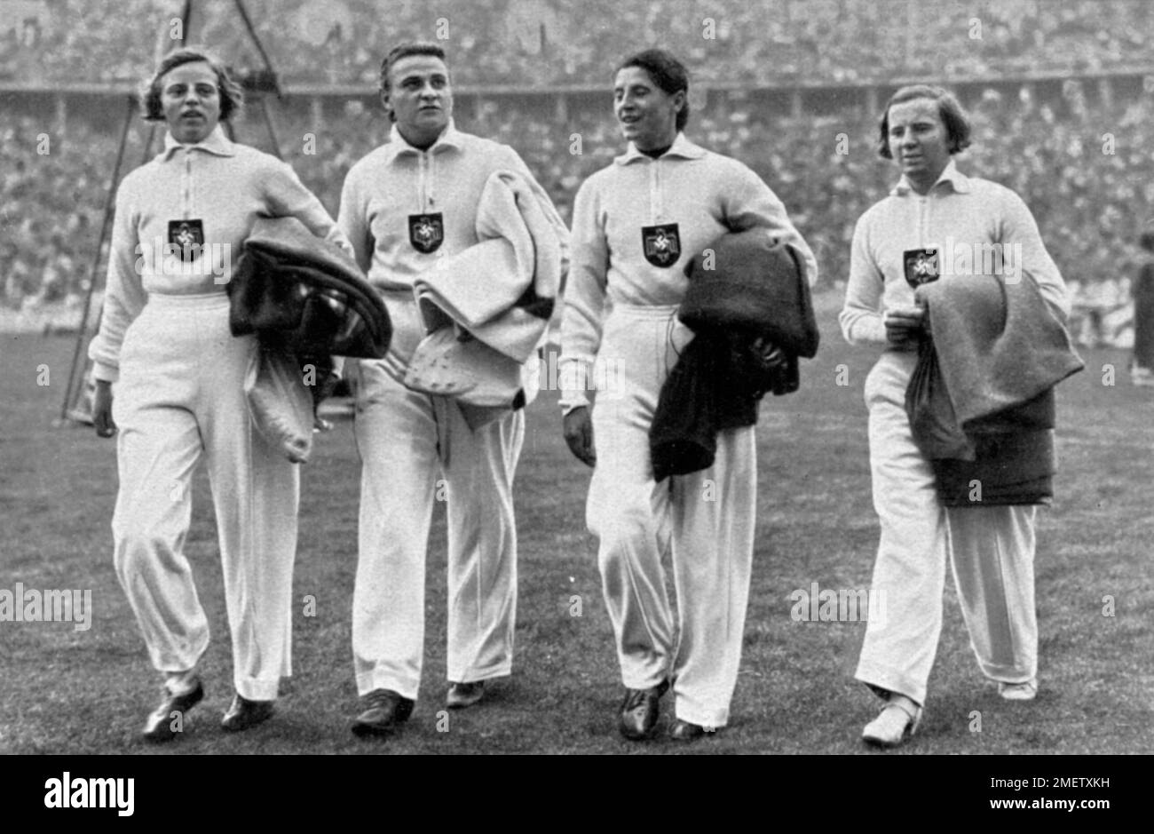 German runners Albus, Krauss, Dollinger and Doerffeldt leave the scene ...