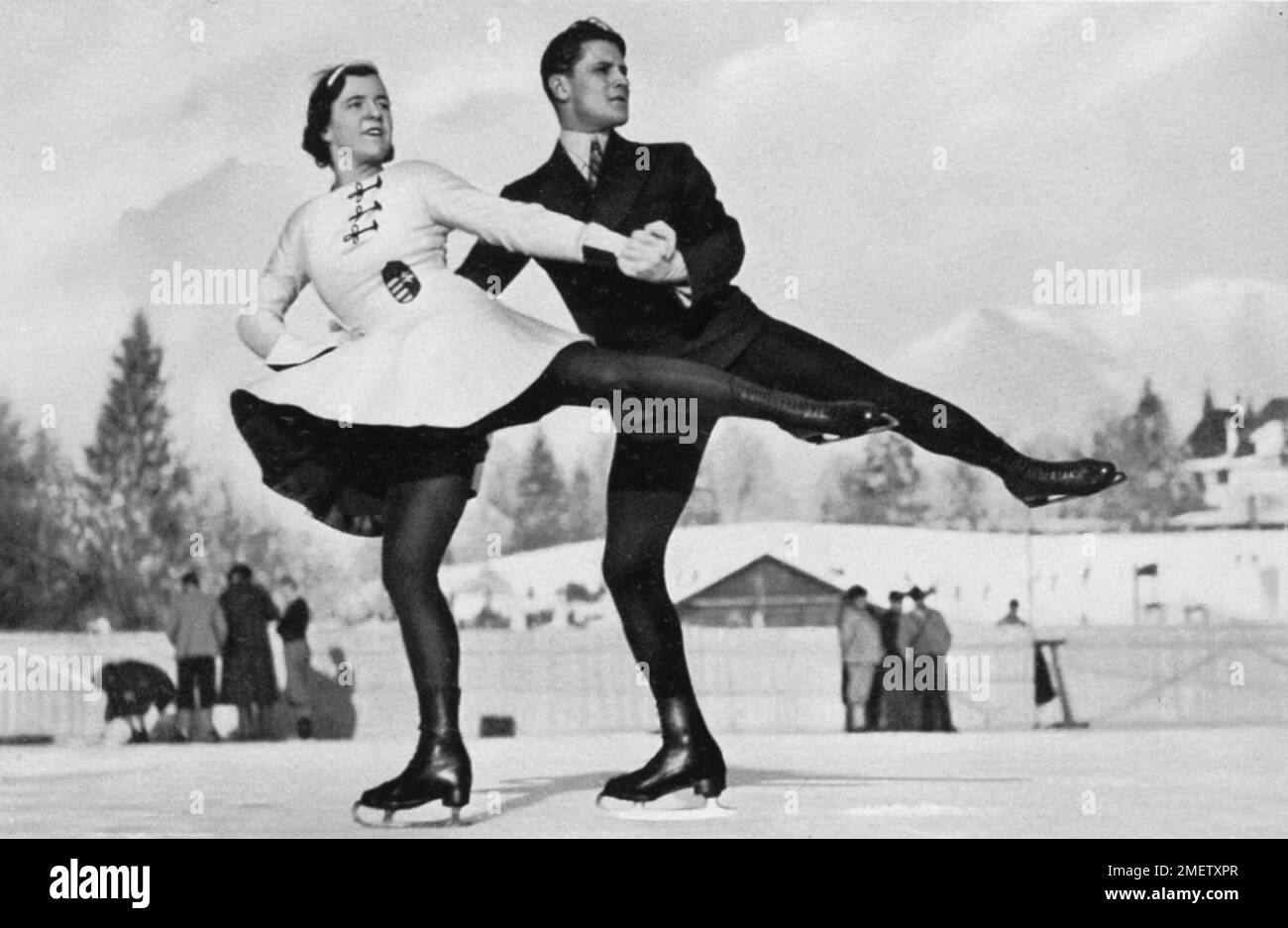 Figure skating pair Black and White Stock Photos & Images - Alamy