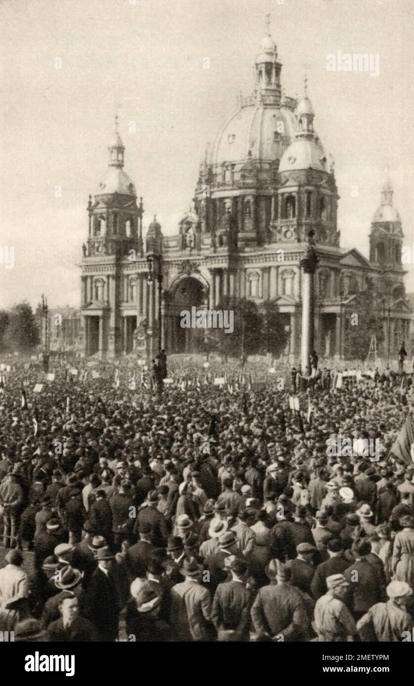 Adolf Hitler (* 20 April 1889 in Braunau am Inn) (â€ 30 April 1945 ...