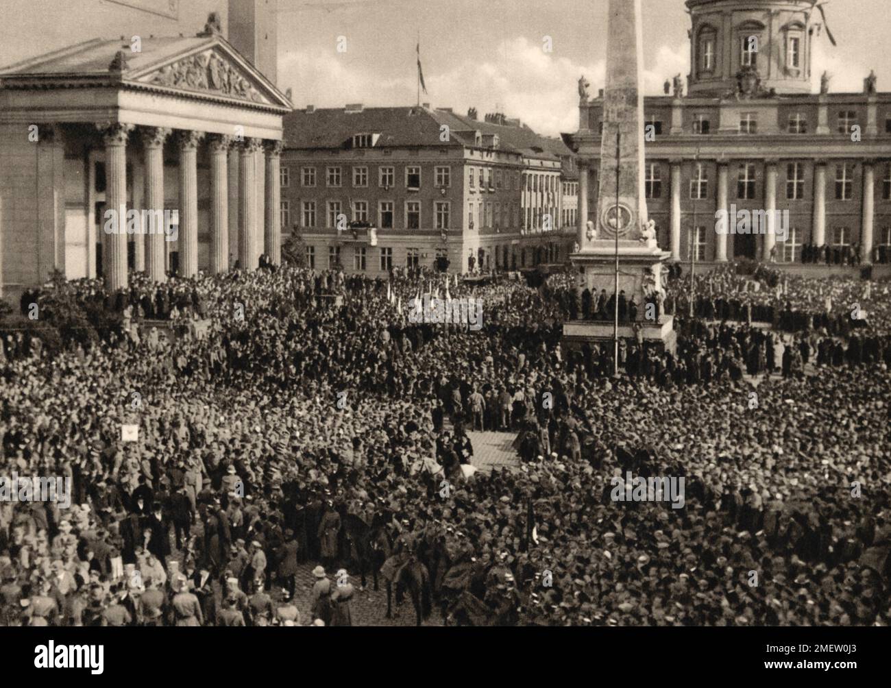 Adolf Hitler (* 20 April 1889 in Braunau am Inn) (â€ 30 April 1945 ...