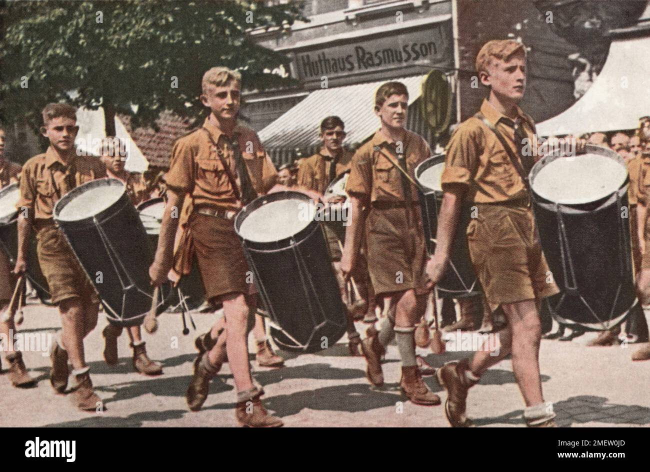 Adolf Hitler (* 20 April 1889 in Braunau am Inn) (â€ 30 April 1945 ...