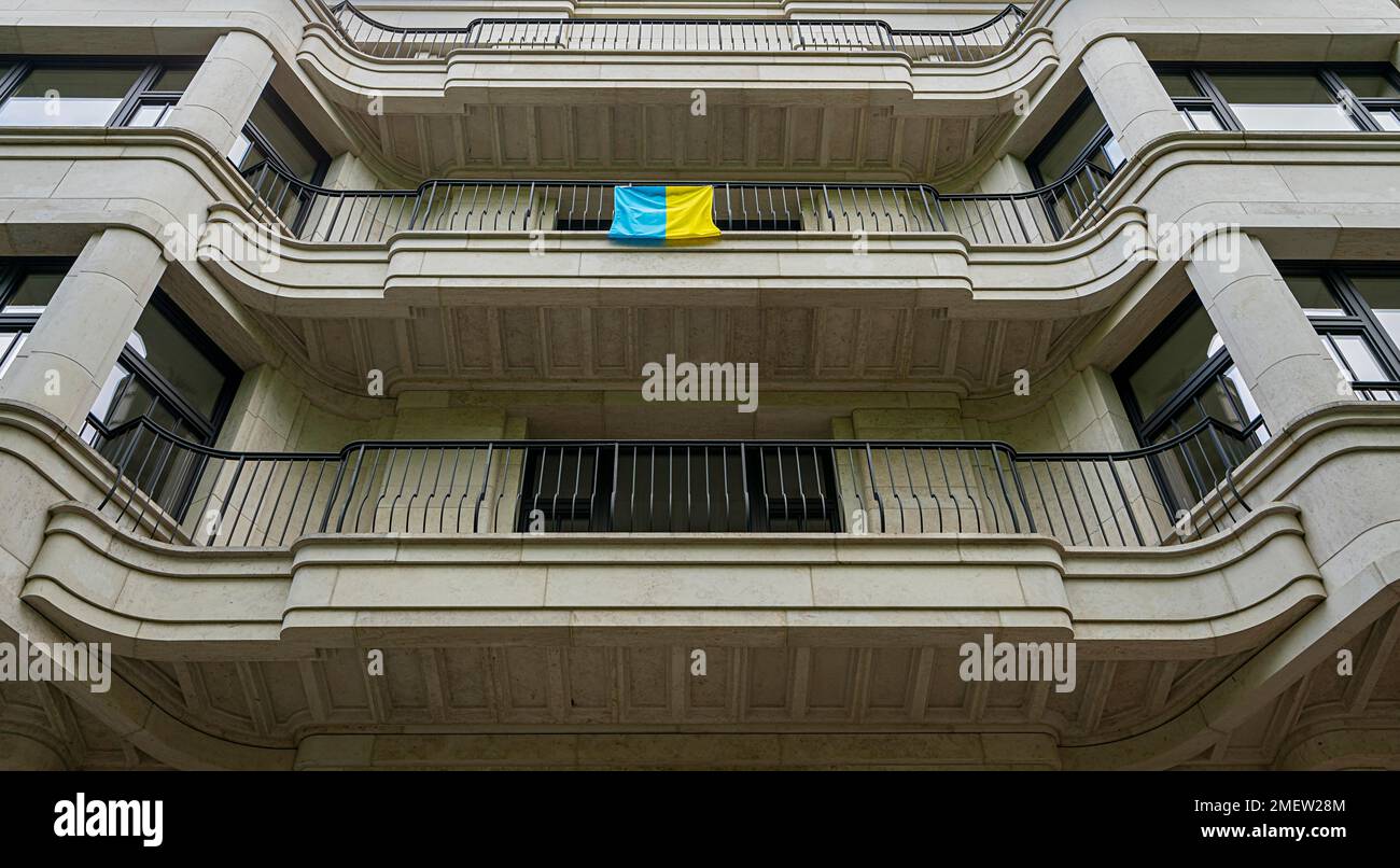 Residential building with luxury flats on Kurfuerstendamm, Berlin ...