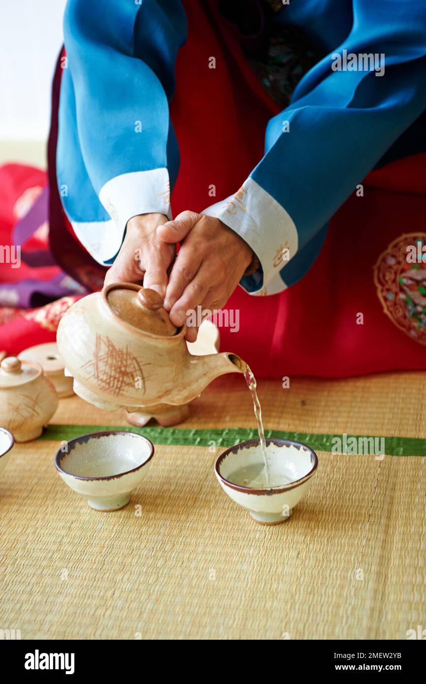 Korean tea ceromony hi-res stock photography and images - Alamy