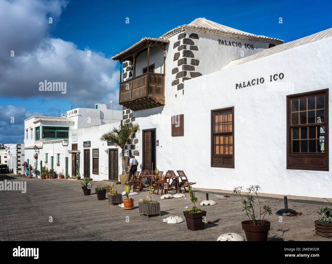 Sunday market and old town of Teguise, former capital, Lanzarote ...