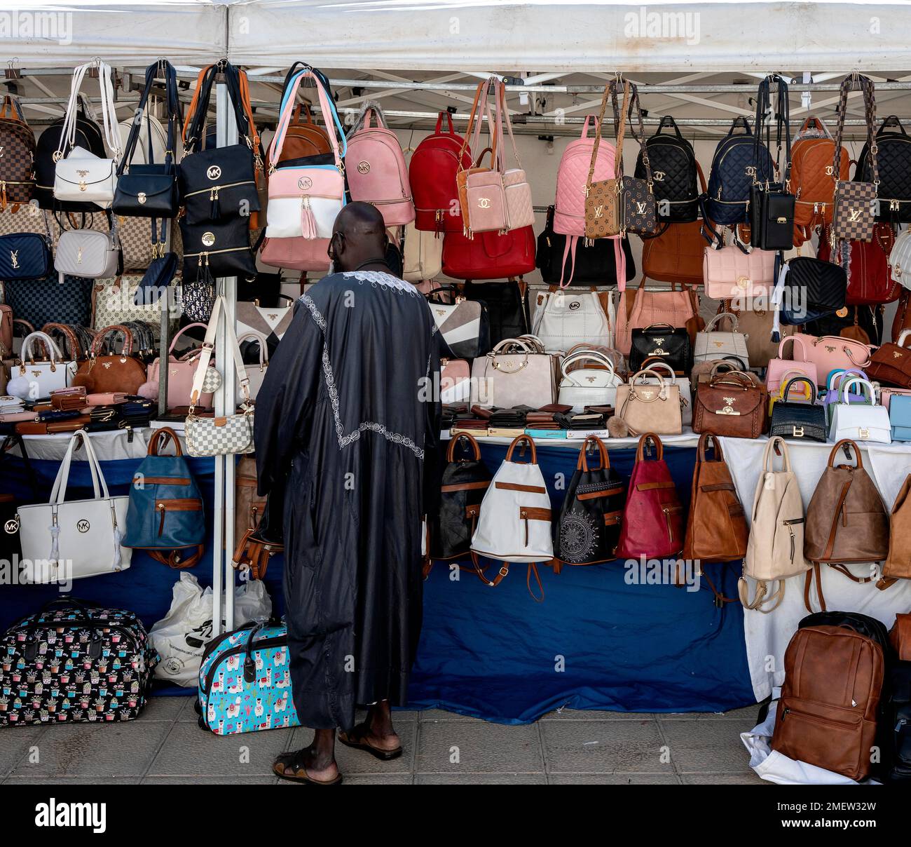 Sunday market and old town of Teguise, former capital, Lanzarote ...