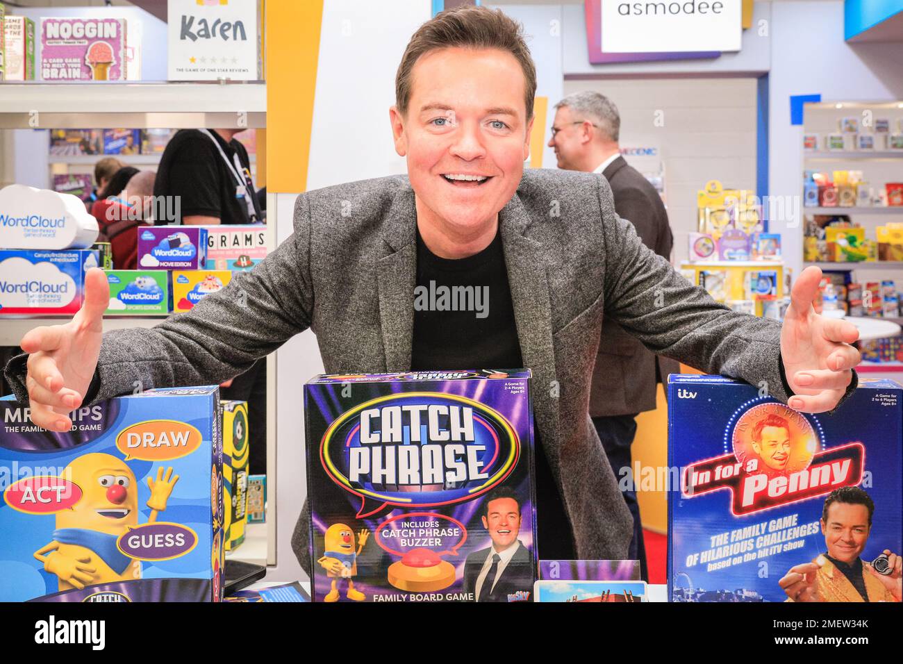 London, UK. 24th Jan, 2023. TV presenter, comedian and magician Stephen Mulhern with the ...