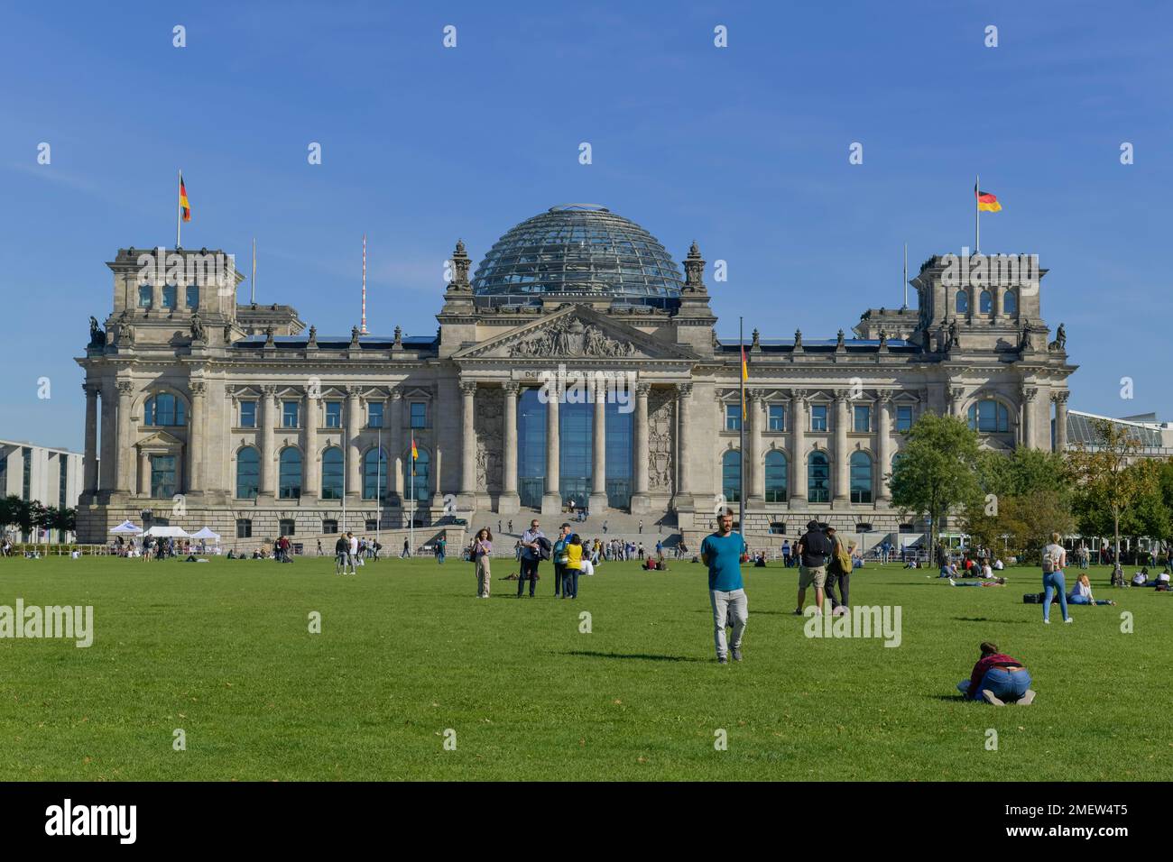 Government district reichstag dome hi-res stock photography and images - Alamy