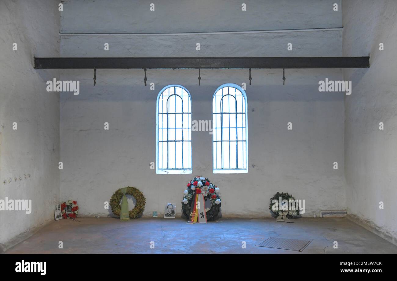 Execution site with gallows, Ploetzensee Memorial, Huettigpfad ...