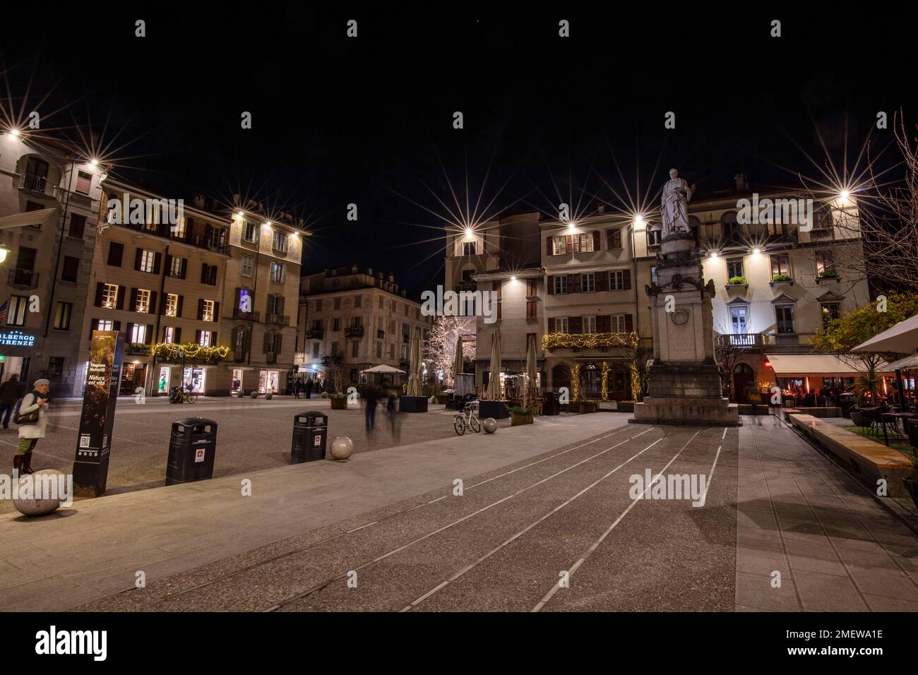 Piazza and Statua di Alessandro Volta, Square and Statue, Como ...