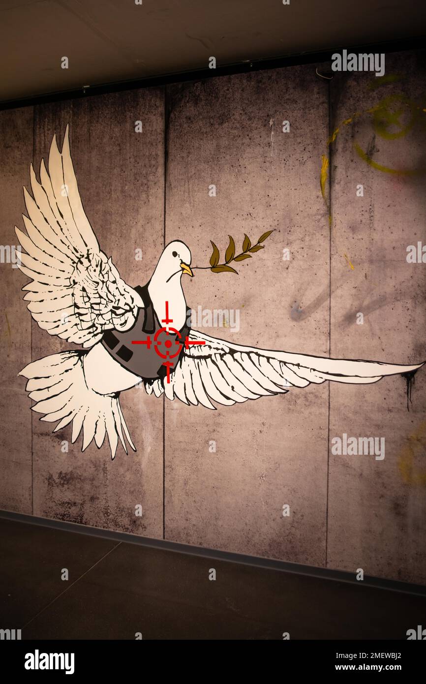 Dove of peace banksy hi-res stock photography and images - Alamy