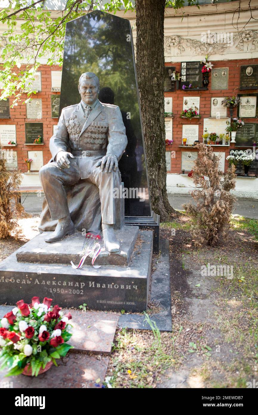 Novodevichy cemetery hi-res stock photography and images - Alamy