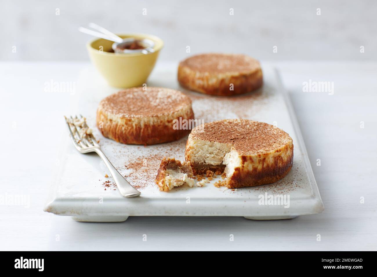 Mini tiramisu cheesecakes with Amaretti crust Stock Photo - Alamy