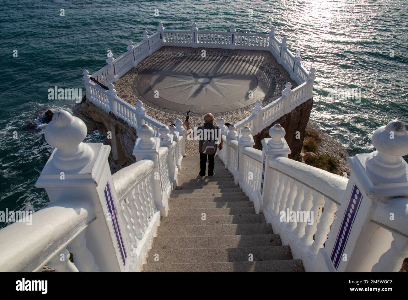 Baja las escaleras hi-res stock photography and images - Alamy