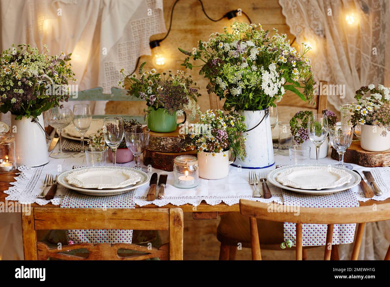 Barn wedding decorations hi-res stock photography and images - Alamy