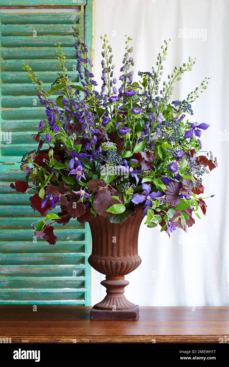 Vertical floral decorations wedding hi-res stock photography and images ...