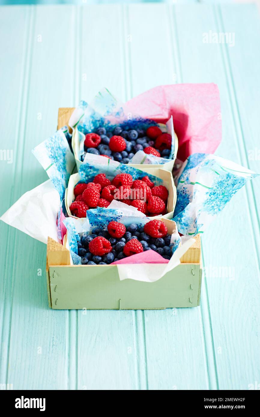 Garden party wedding fruit punnet Stock Photo - Alamy