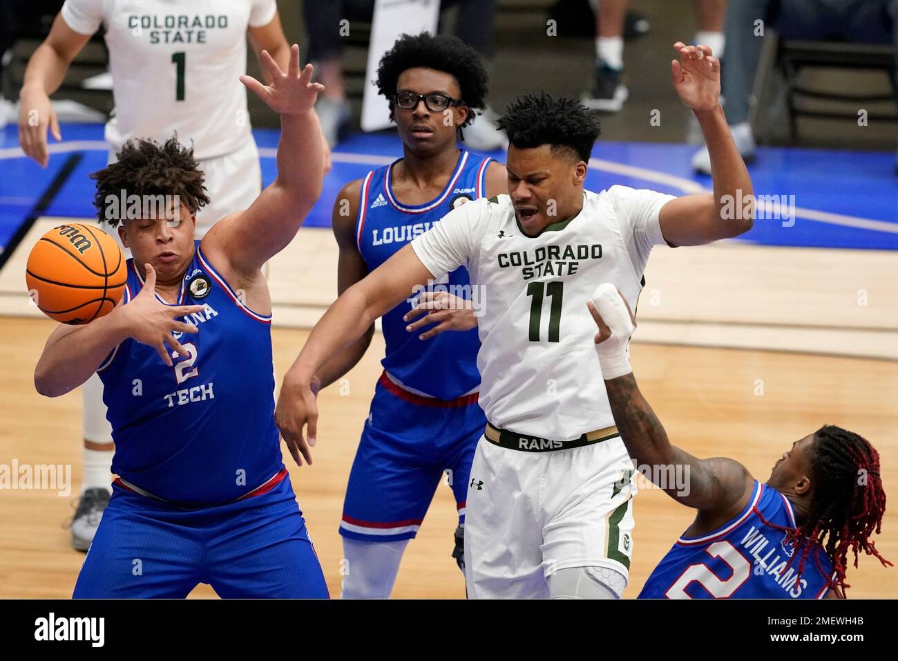 Louisiana Tech forward Kenneth Lofton Jr. (2) Isaiah Crawford, rear ...