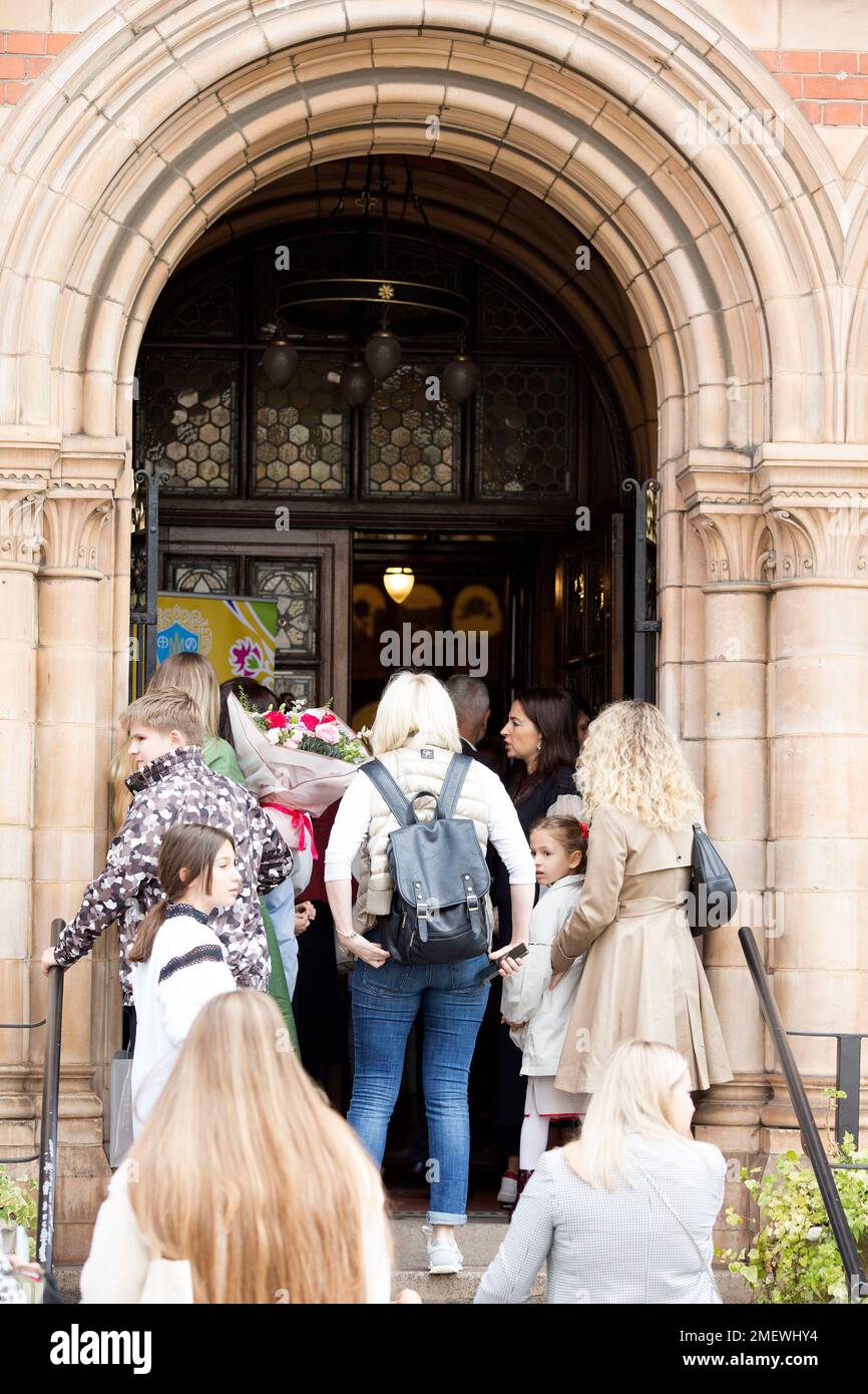 People gather to enter a building in central London Stock Photo - Alamy
