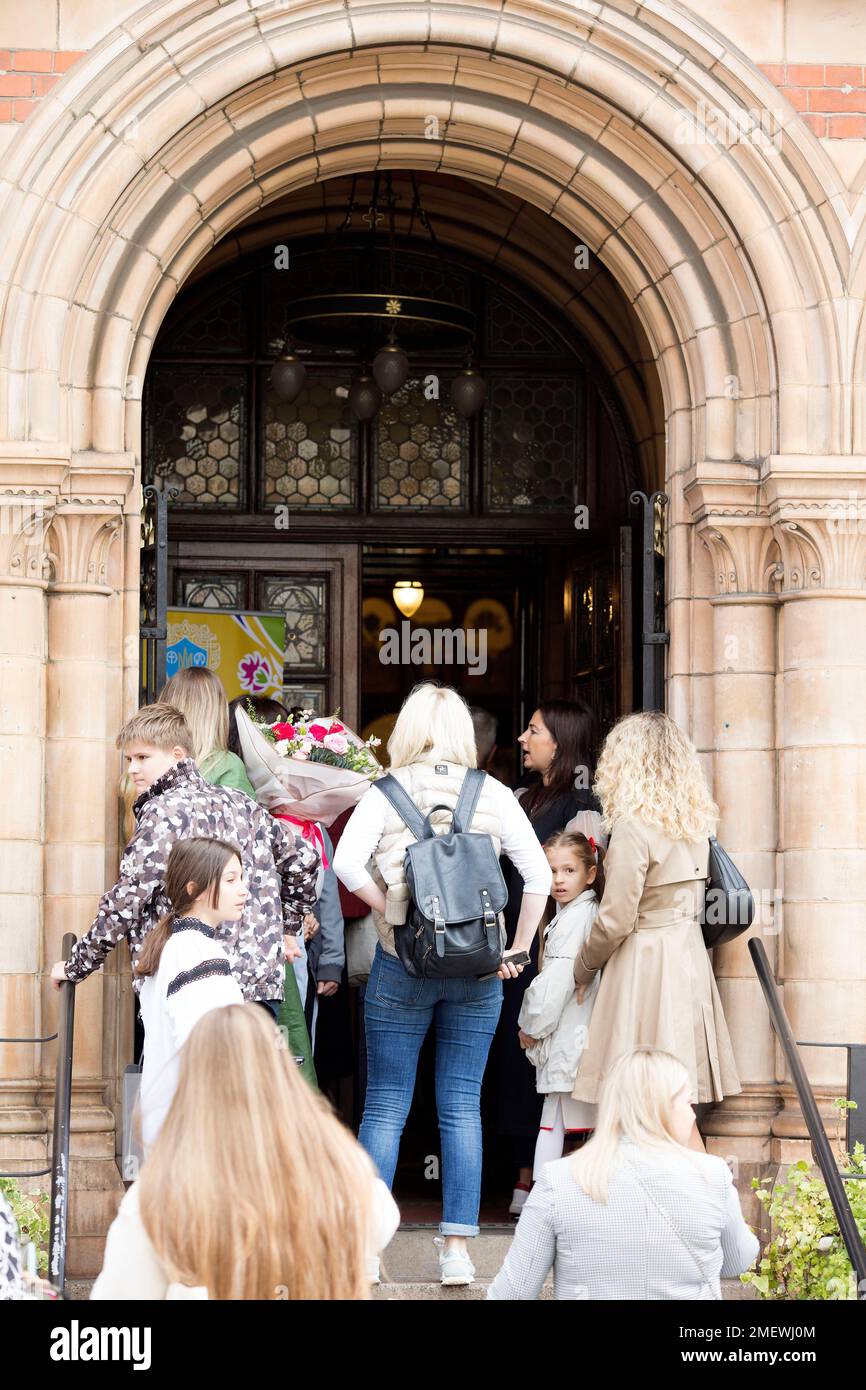 People gather to enter a building in central London Stock Photo - Alamy