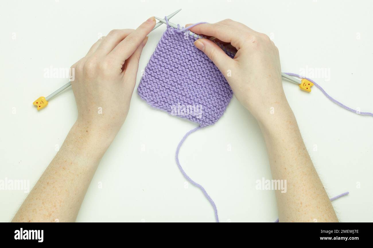 Sequence of knitting purl stitch Stock Photo - Alamy