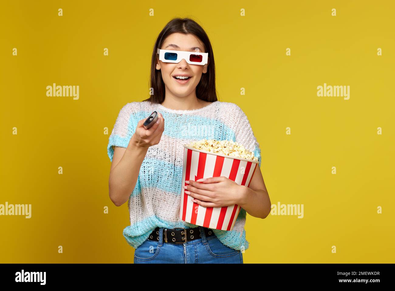 Woman holding bucket popcorn hi-res stock photography and images - Alamy