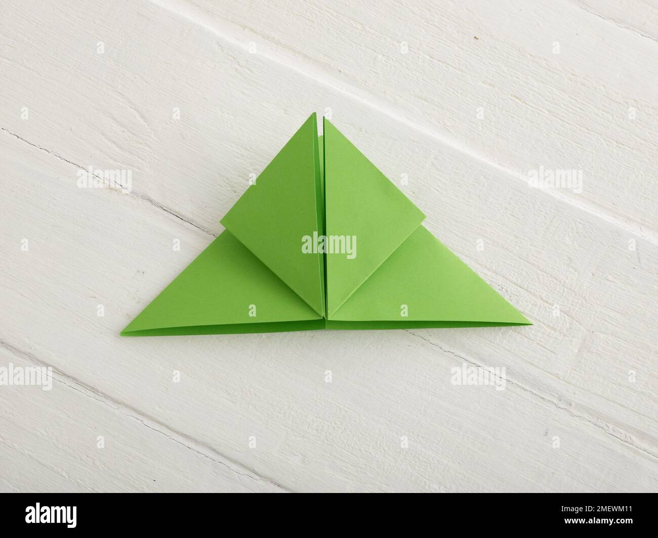 Paper Craft. DIY Origami Fairy Lights Step 8 Stock Photo - Alamy