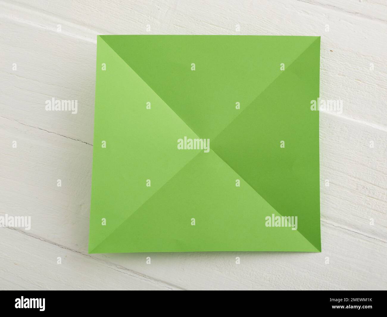 Paper Craft. DIY Origami Fairy Lights Step 3 Stock Photo - Alamy