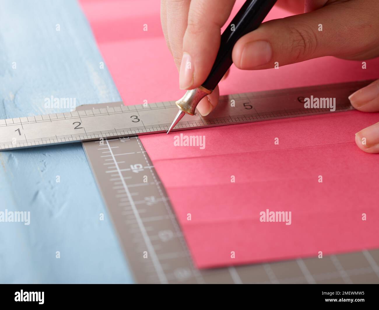 Instruction step 1 paper hi-res stock photography and images - Alamy