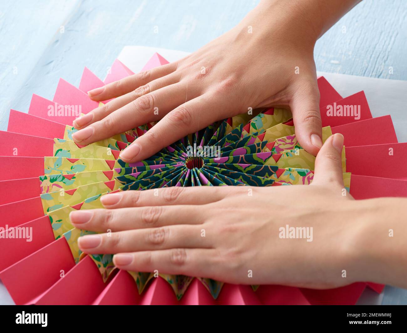 Papercraft Paper fan step 10 Stock Photo - Alamy