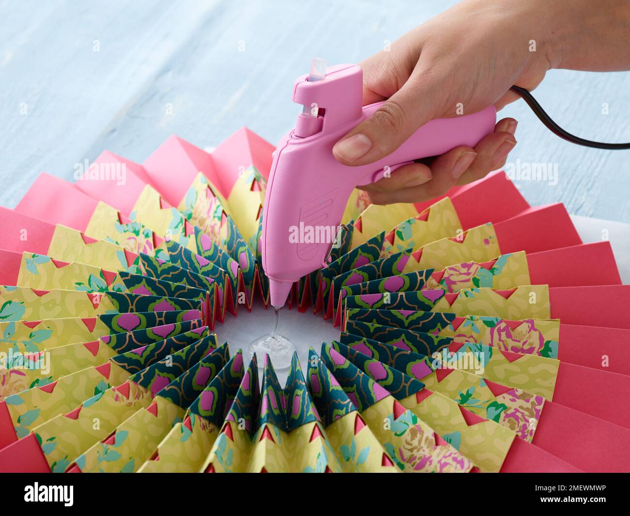 Papercraft Paper fan step 9 Stock Photo - Alamy