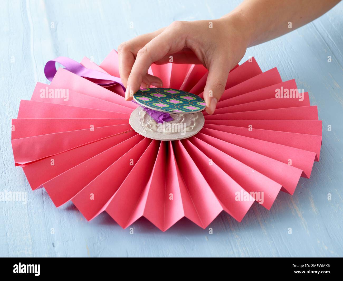 Papercraft Paper fan step 12 Stock Photo - Alamy