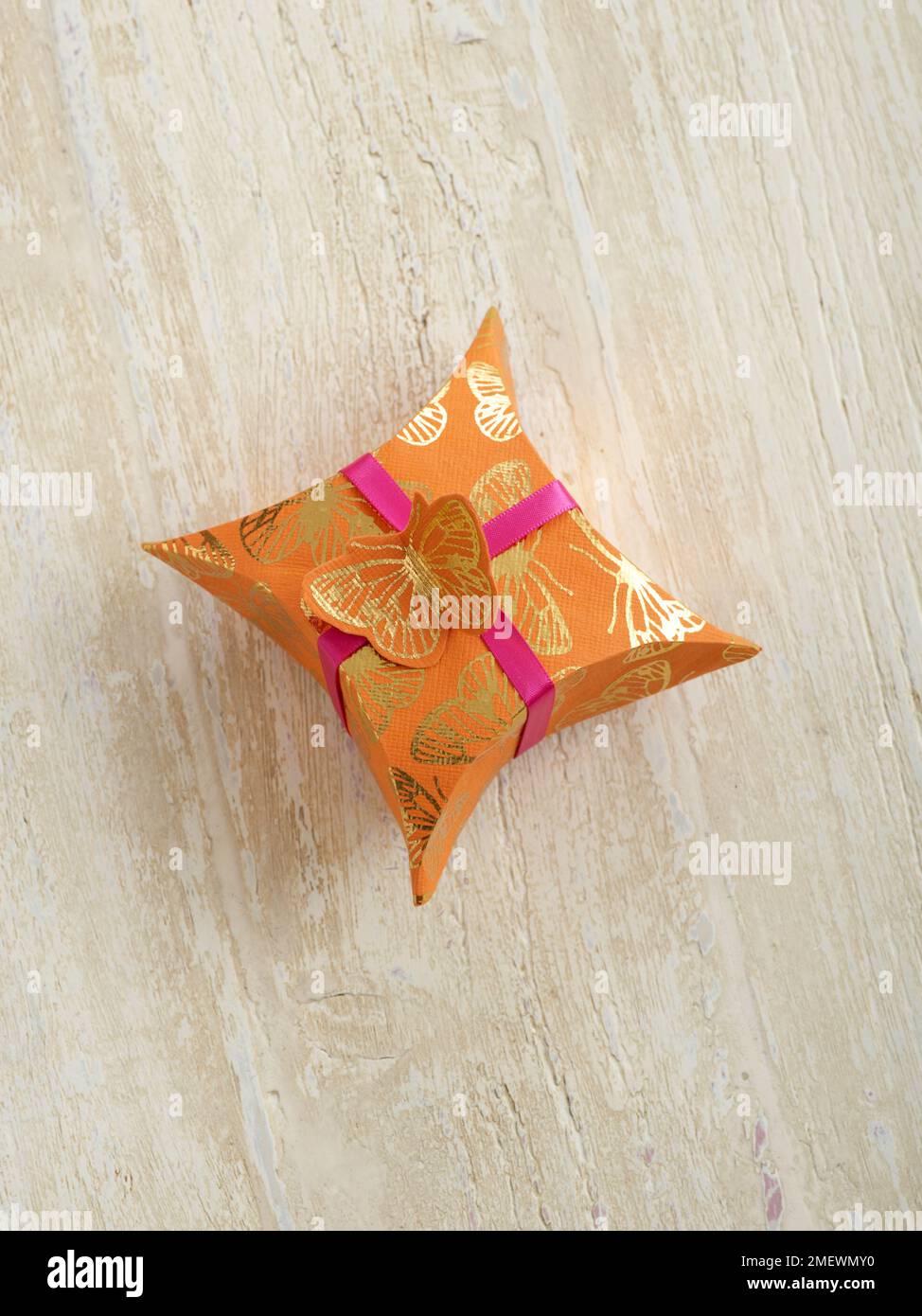 Papercraft Square pillowbox Stock Photo - Alamy