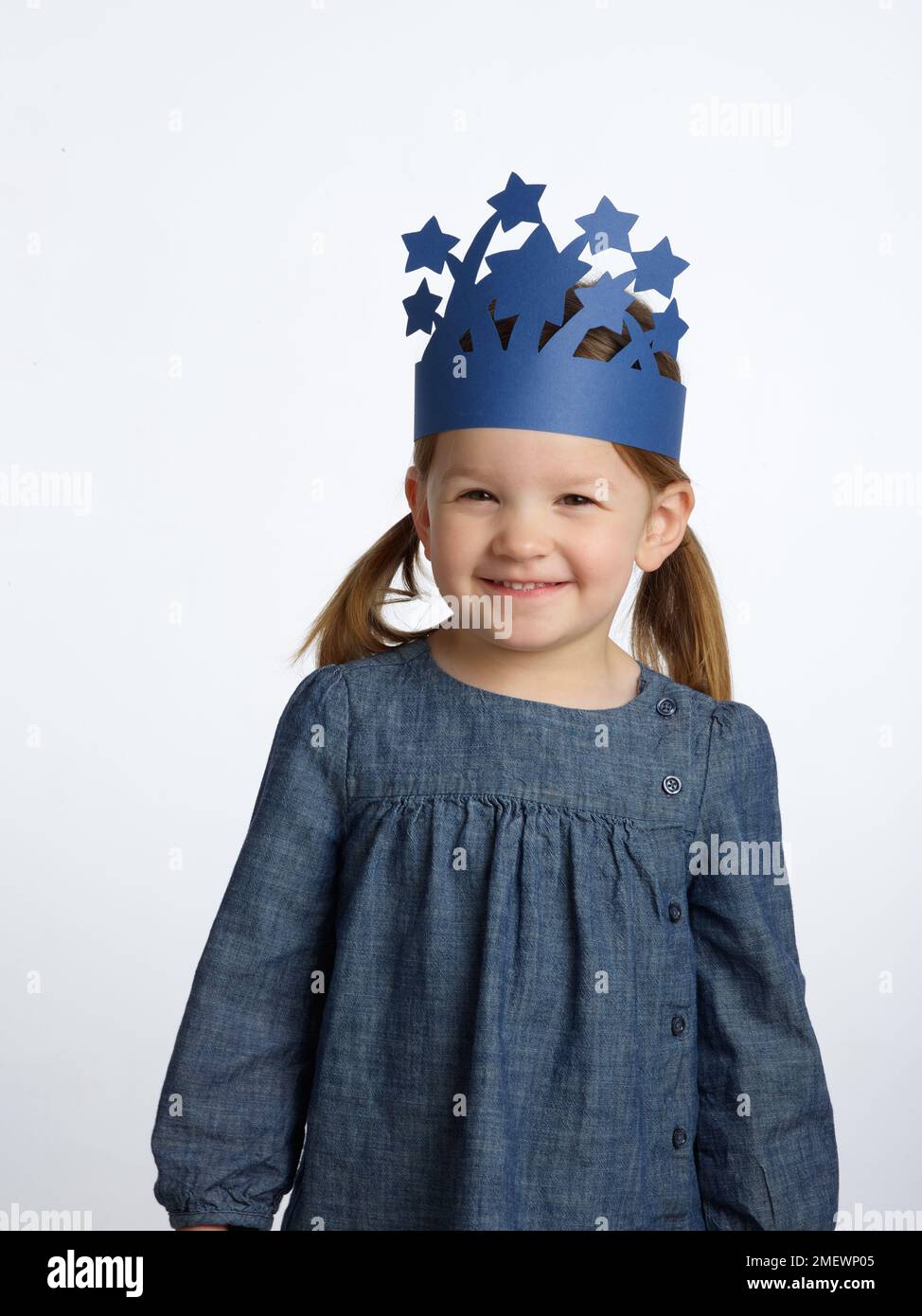 Papercraft Paper crowns Girl in star crown Stock Photo - Alamy