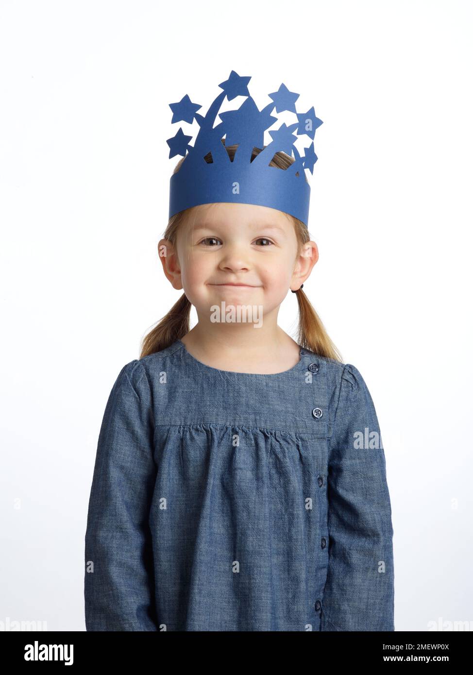 Papercraft Paper crowns Girl in star crown Stock Photo - Alamy