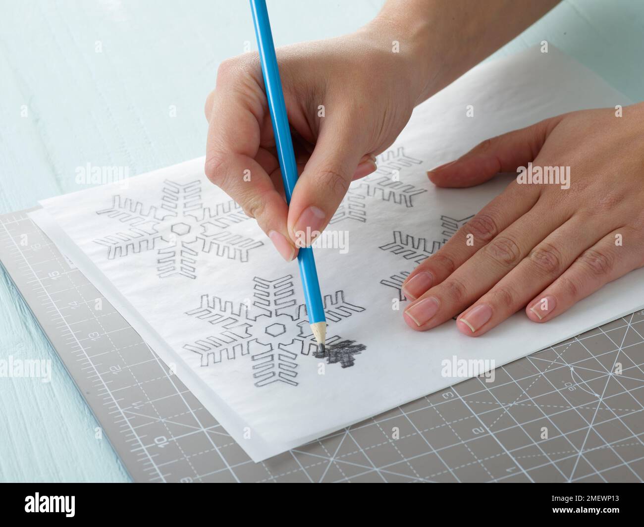 Papercraft Paper snowflake bauble steps Stock Photo - Alamy