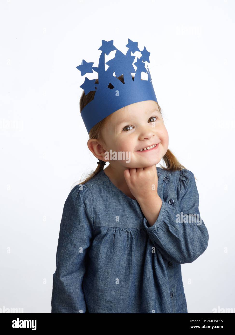 Papercraft Paper crowns Girl in star crown Stock Photo - Alamy