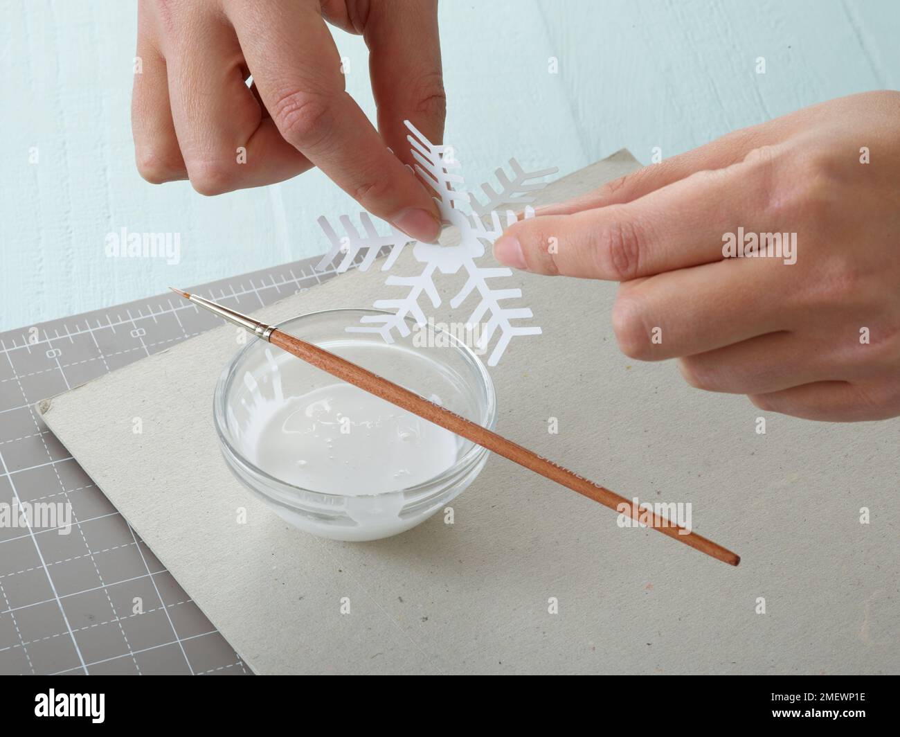 Papercraft Paper snowflake bauble steps Stock Photo - Alamy