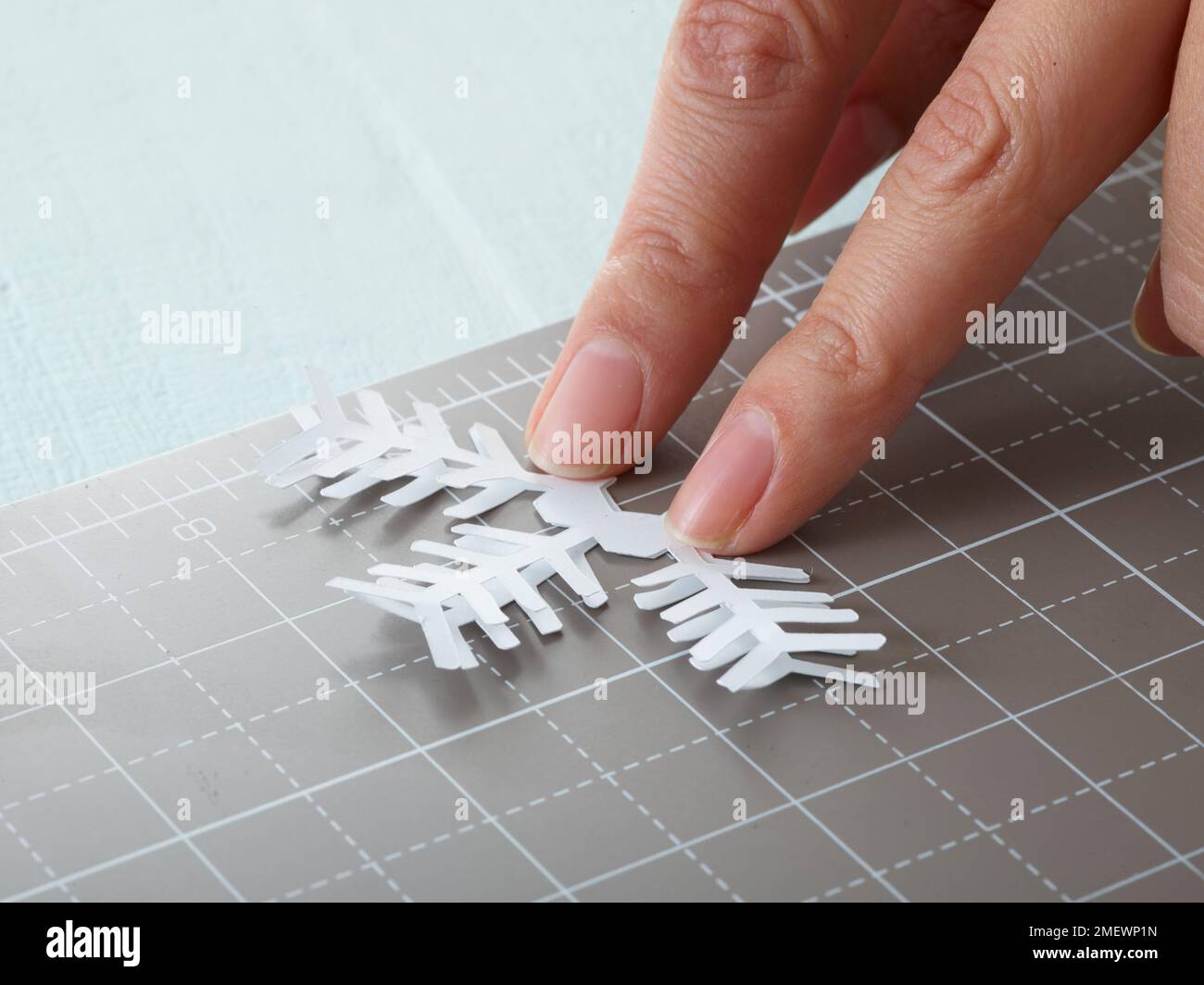Papercraft Paper snowflake bauble steps Stock Photo - Alamy