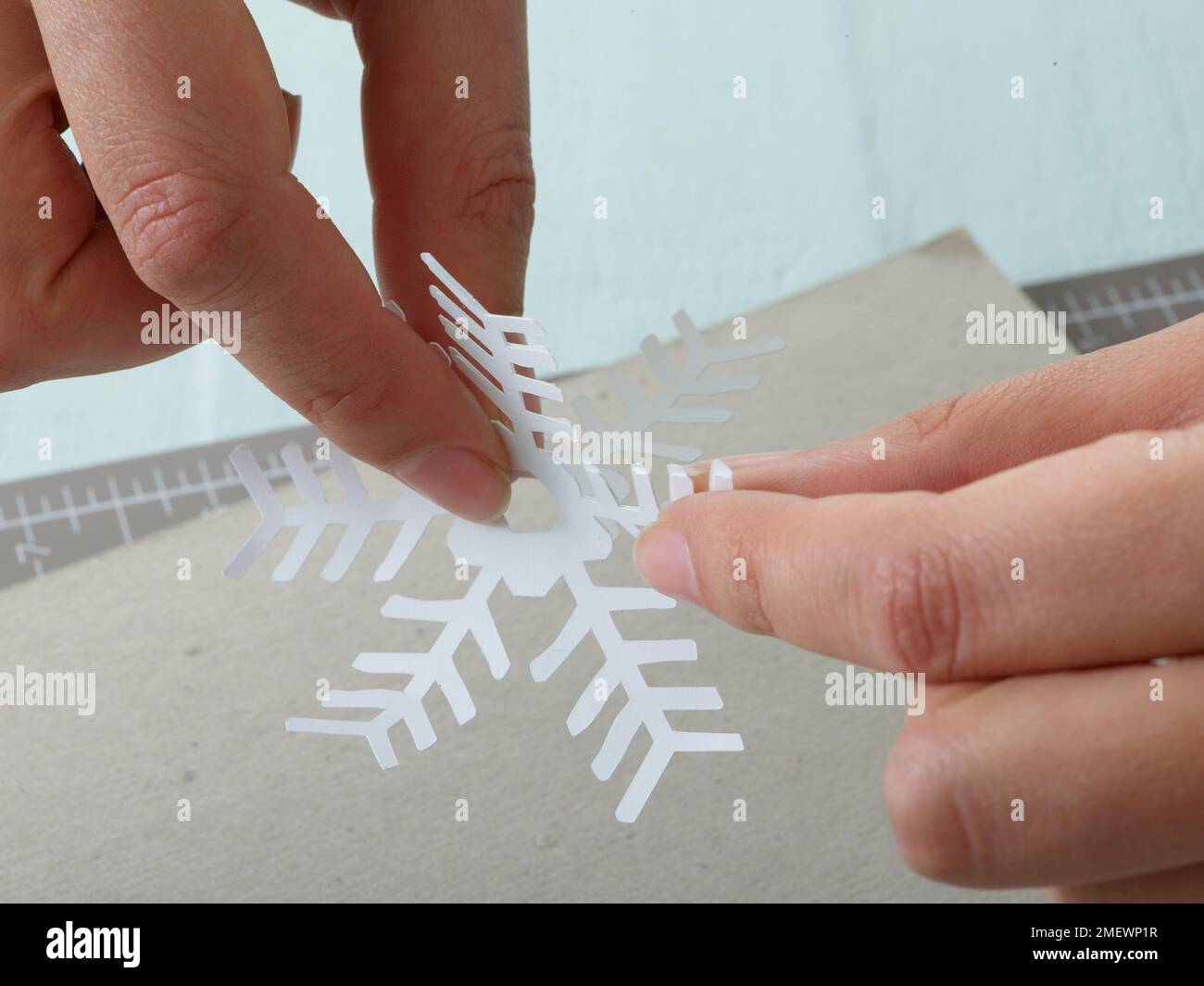 Papercraft Paper snowflake bauble steps Stock Photo - Alamy