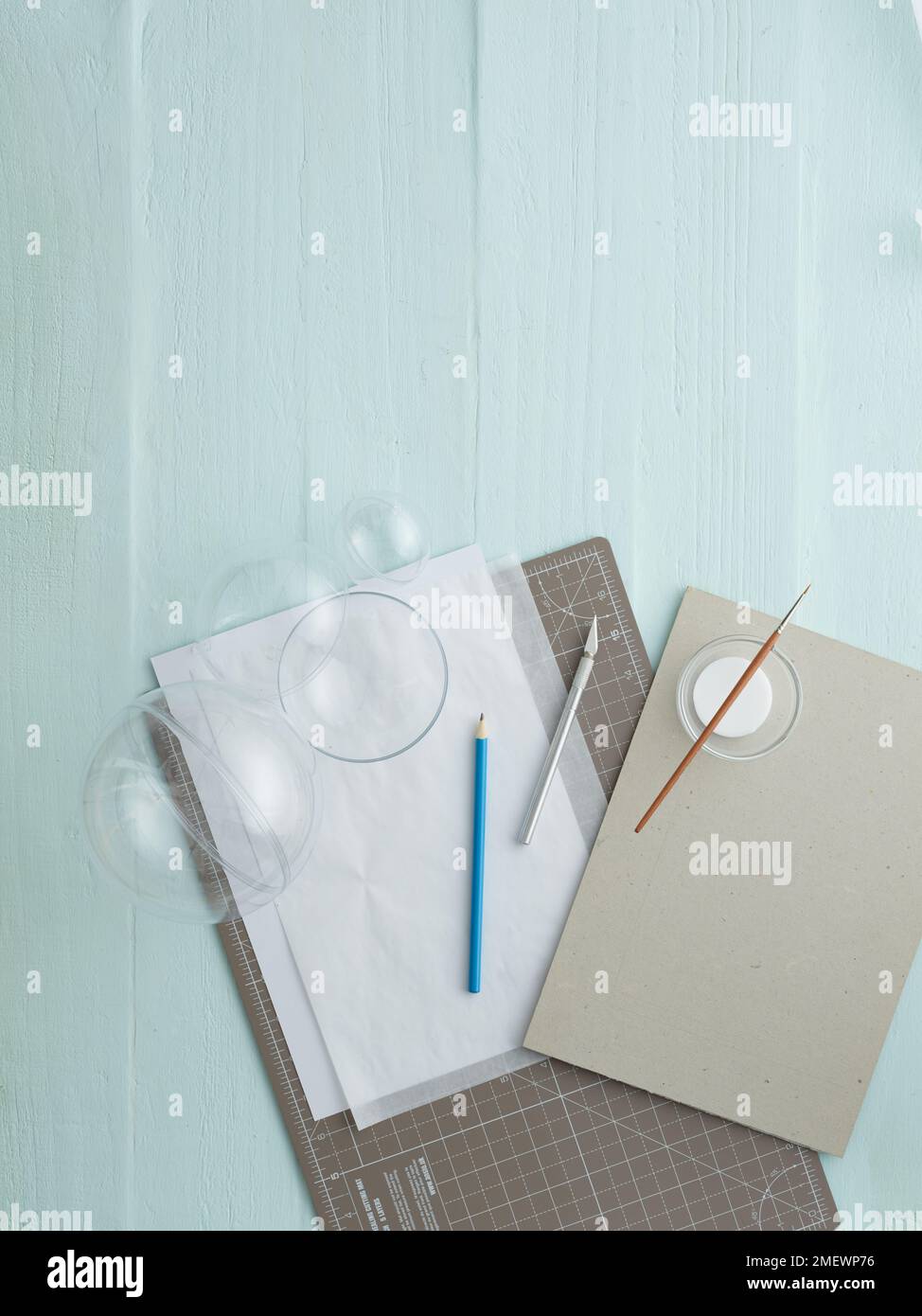 Papercraft Snowflake bauble materials Stock Photo - Alamy